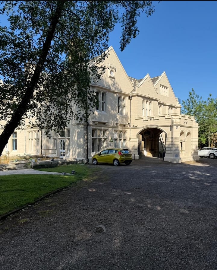 Victorian Mansion Rm 1, (Dbl, Wheelchair Access) - Haworth