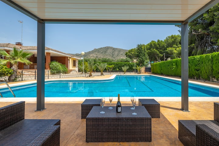 Casa De Campo. Lugar De Descanso Y Relajación - Novelda