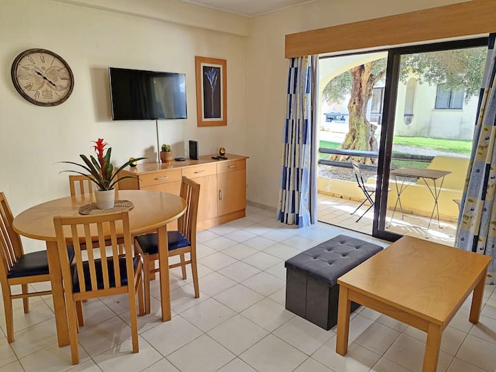 Sunlit Patio Alvor | Nature • Beach • Ac • Wifi - Alvor