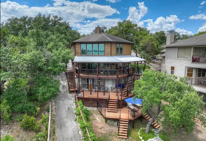 The View! Lake Access/hot Tub/ Wood Fireplace - Canyon Lake, TX