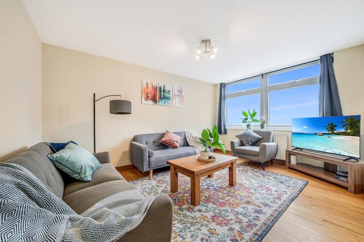 Premier Views Spacious 3br Penthouse Westfields - London