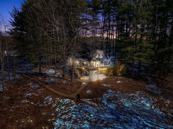 Sunset Valley Lodge + Hot Tub I Private Trail - Logan, OH
