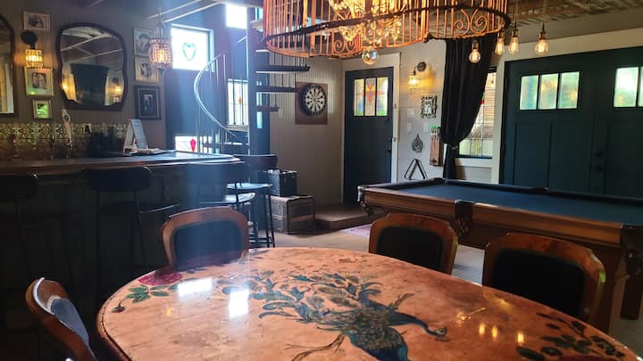 Cedar Oaks Inn, Birdcage Saloon - League City, TX