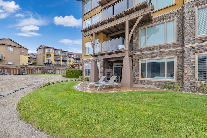 Beachfront Living With Pool-patio To Paradise - West Kelowna