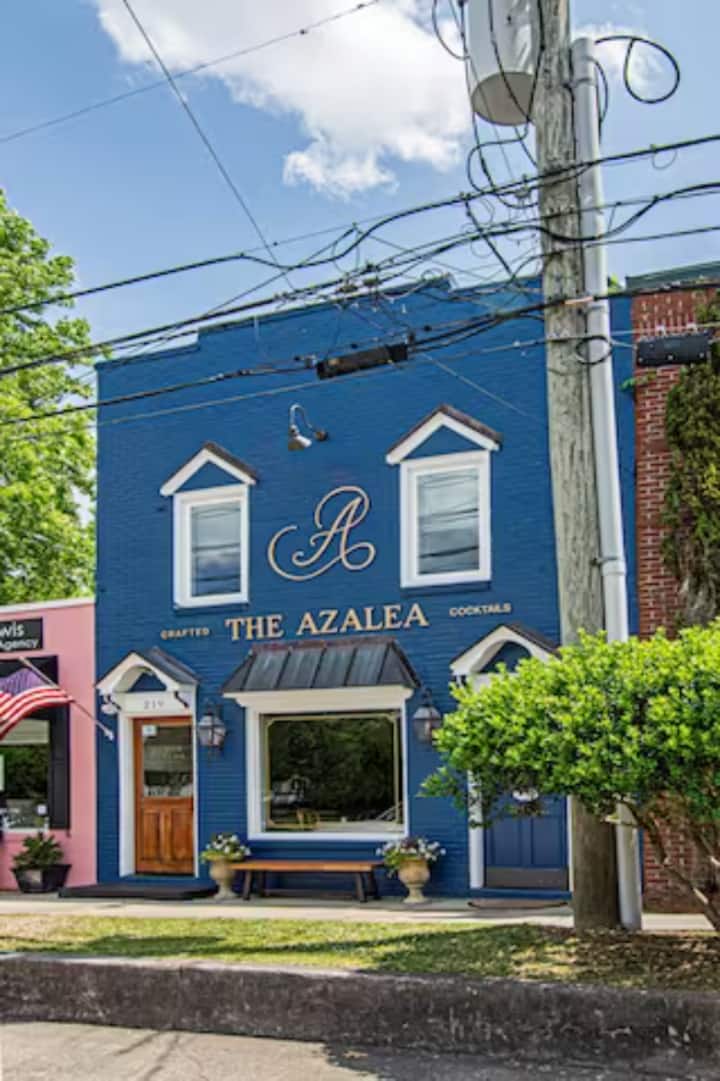Gorgeous Studio Above Azalea Cocktail Bar & Garden - Summerville