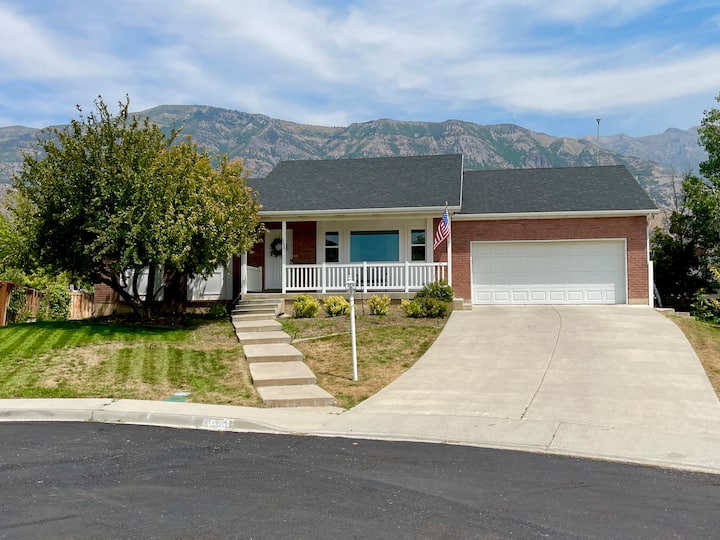 Spacious 2-bedroom Basement In Pleasant Grove - 葡萄園