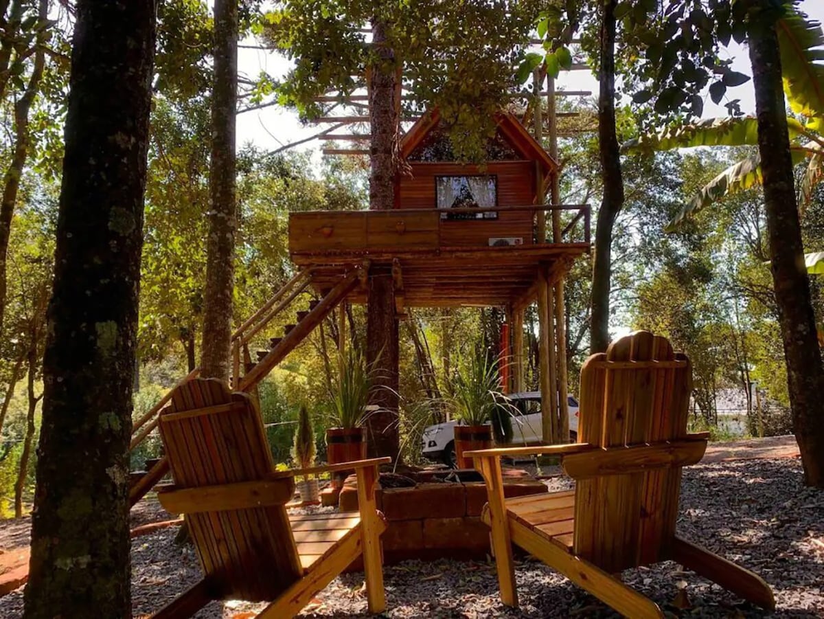 Treehouse with hydro, pool, trail and horse - Treehouses for Rent in ...
