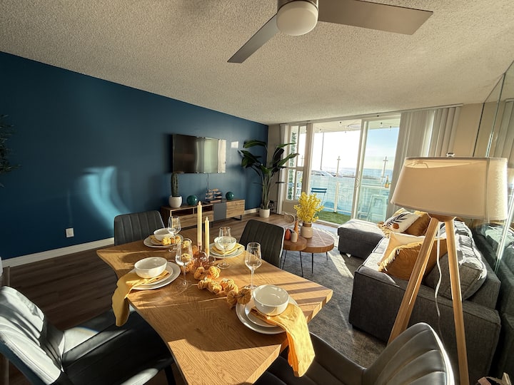 Oceanfront 1 Br Oasis Parking, Heated Pool Balcony - Hermosa Beach, CA