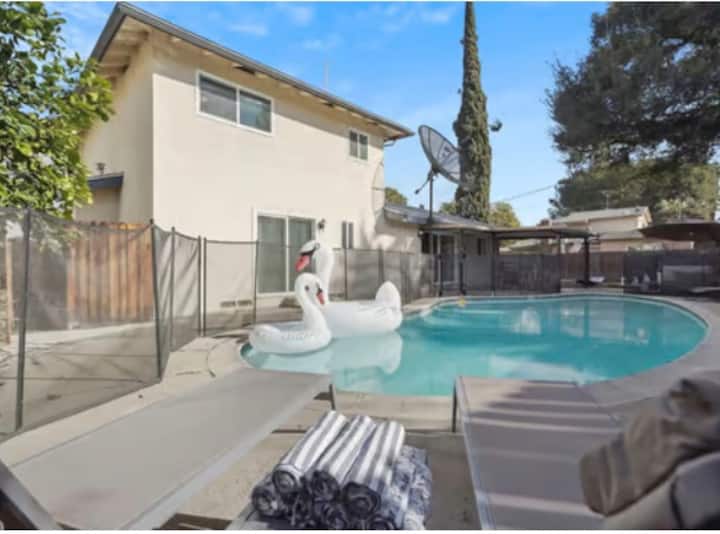 Carlton Serenity |Pool|bbq|games|fire Pt|mini Golf - Riverside, CA