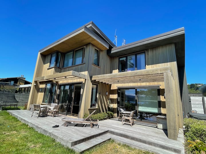 Private Ensuite By The Ocean - Wellington