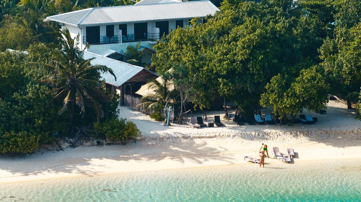 10 Room Beachfront Home - 40 Mins From Male - Malé