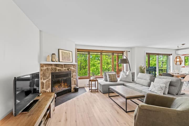 Modern Condo With Pool Right In Tremblant Village! - Mont-Tremblant