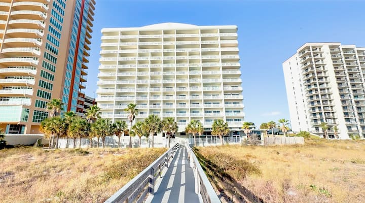 Charming Beach Front Getaway! - Orange Beach, AL