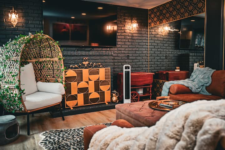 Deco Big Tv King Bed By The Strip With Garage - Resorts World Las Vegas
