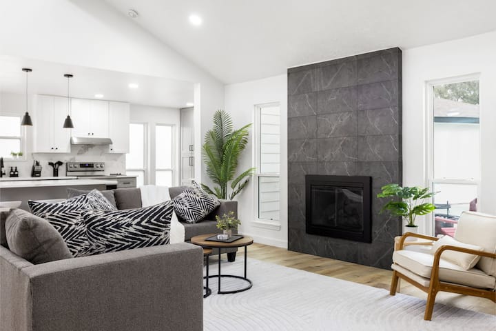 Remodeled Modern | Pet Friendly | Cypress/tomball - Houston