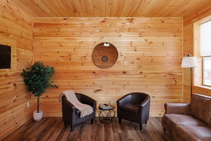 Scenic 2-bed Log Cabin Townhouse - Littleton, NH