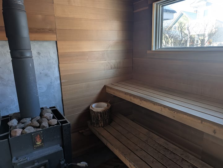 Ne Mpls Arts Haven With Nordic Sauna! - Minneapolis, MN