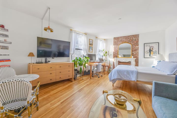 Cozy West Village Studio | Hudson River Views - New York