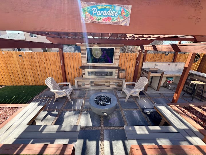 Cozy & Newly Renovated 3-bedroom 2 And Half Bath - Colorado Springs, CO