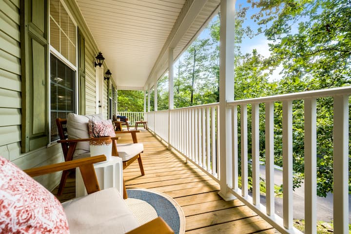 Woodland Haven-poolpass-sauna-theatr-hottub-gamerm - Massanutten, VA