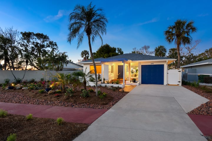 St Armands Mid Century Rad Pad With Pool - Sarasota, FL