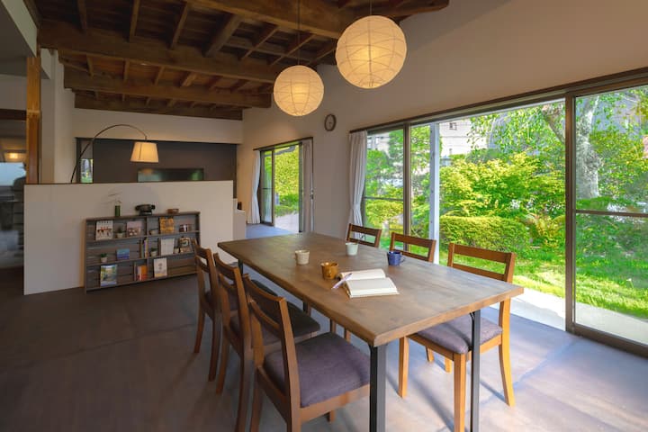 鎌倉駅タクシー10分｜池を臨む庭付きの静かな貸別荘｜鎌倉とばり - Zushi