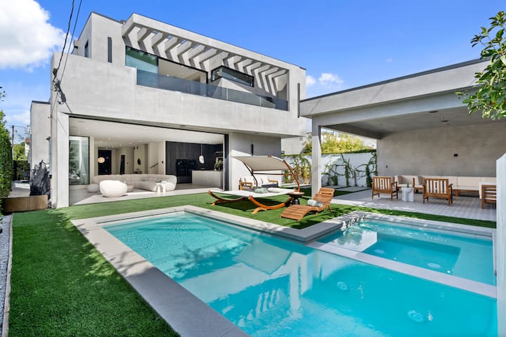 Modern Jewel • 5br Oasis W/ Pool & Hot Tub - Beverly Hills, CA