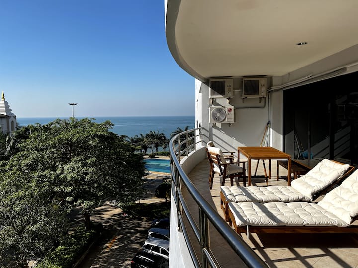 150sqm Beachfront Apartment - Jomtien