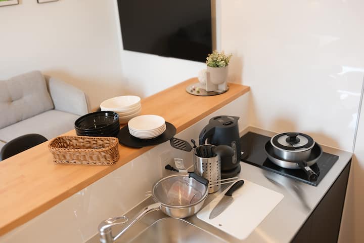 Hotel Qol 瓦町ー花の間ー 瓦町駅徒歩3分｜最大4名｜無料wifi｜フルキッチン - Takamatsu