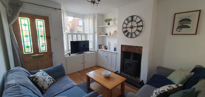 Meadvale - Lovely 3 Bed Victorian House - Redhill