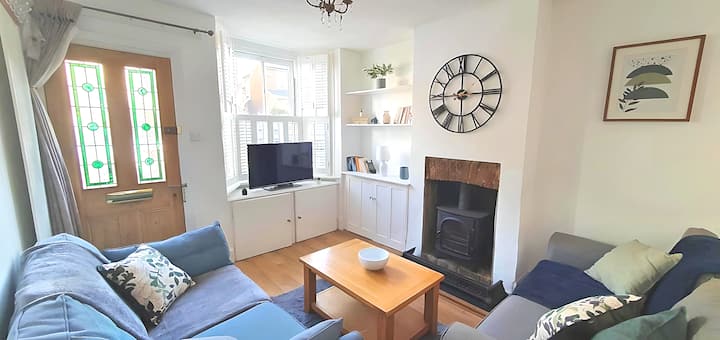 Meadvale - Lovely 3 Bed Victorian House - Redhill