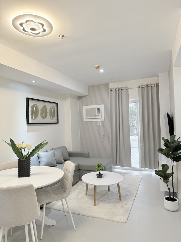 Crml Cayenne - Two Bedroom Condo Unit W/ Veranda - Davao City
