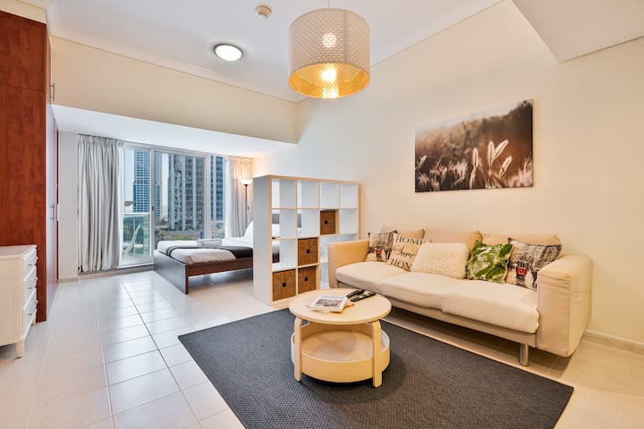 Comfy Studio W/ Views | Near Marina & Burj Al Arab -