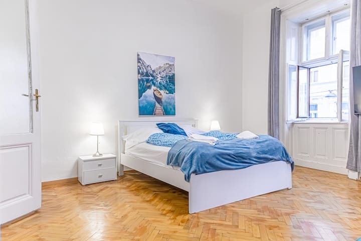 Broad 2br Apt For Up To 6p, Near Wiener Stadthalle - Viena