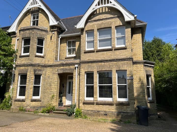 2 Bedroom/1 Bathroom Apartment 1st Floor Reigate - Redhill