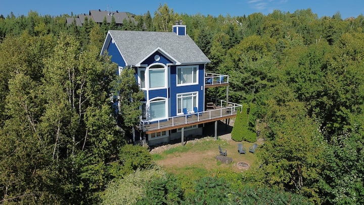 Bleuzen Entier Vue Sur Fleuve Et Massif, Spa, Wow! - Quebec