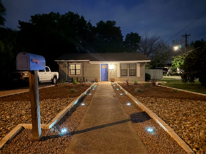 Fully-stocked Home W/cowboy Pool & Luxury Beds - Georgetown, TX