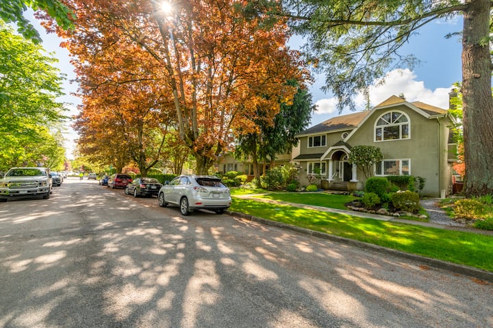 Budgetwise Basement Near Airport, Ubc, Downtown - Vancouver