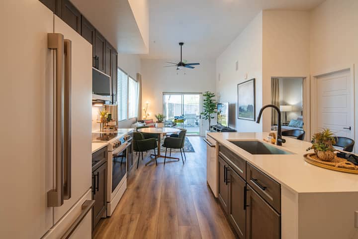 Remodeled Unit+walkout Patio + Grill+ 24/7pool+tpc - Phoenix, AZ