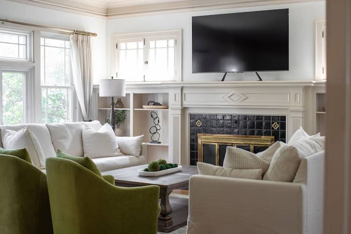 Spacious Historic Apartment With Amenities Galore! - ミネアポリス, MN