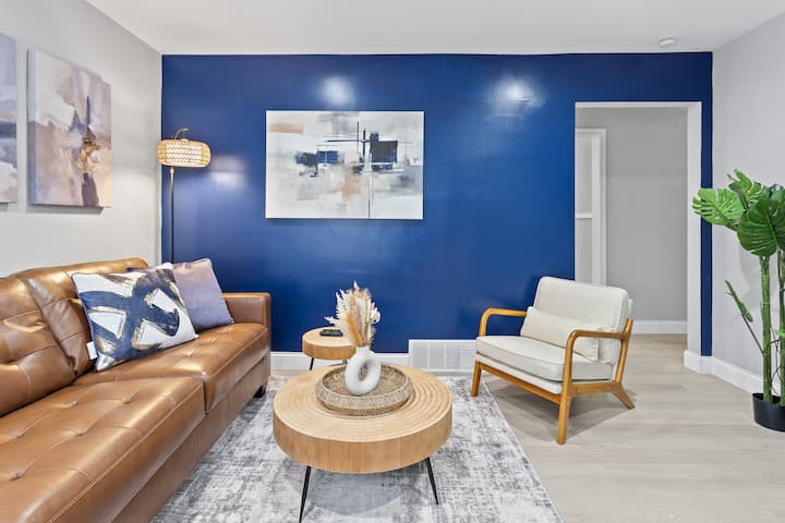 New! 4bds W/fast Wi-fi@530 Mbps/ping Pong&foosball - Dearborn, MI