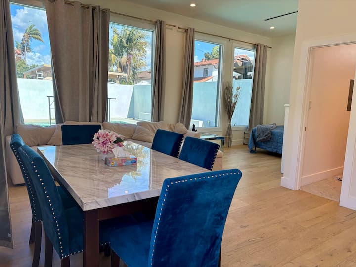 Large Studio Pool House W/ Attched Gym - Downey, CA