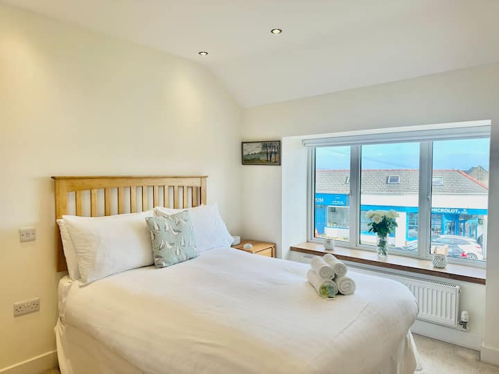 Stylish Mumbles Getaway-parking, Heart Of Village. - Swansea