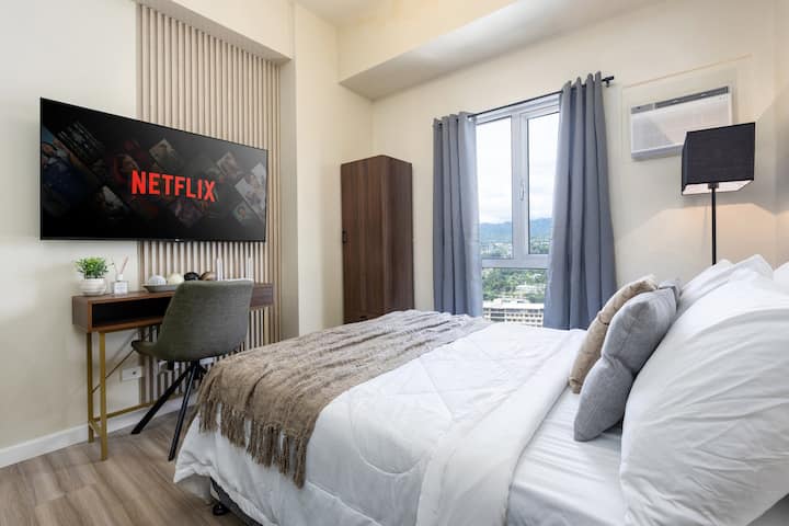 Studio W/ Netflix, Wifi, Pool—prime Spot It Park - Cebu