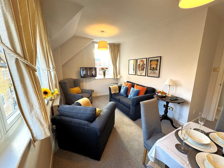 2-bed @ The Courtyard By Accommodation Windsor - Maidenhead