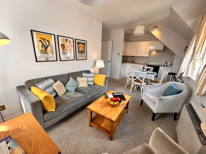 2-bed Apartment @ 9 The Courtyard - Slough