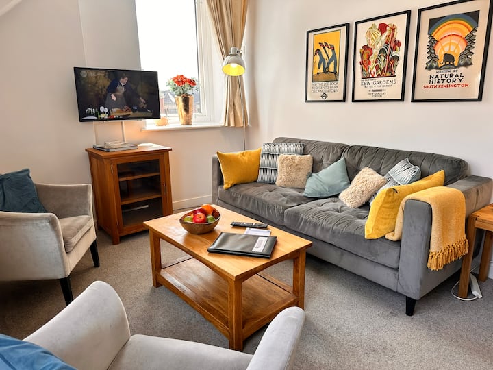 2-bed Apartment @ 9 The Courtyard - Slough