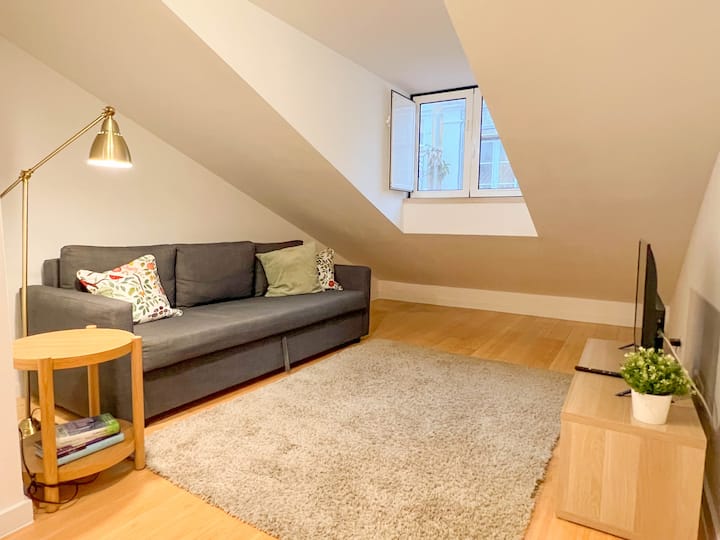 Charming Loft In Madragoa | Lezírias - Lisbon Portela Airport (LIS)