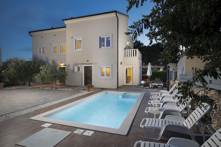 Villa Nocciola In Premantura - Kroatië