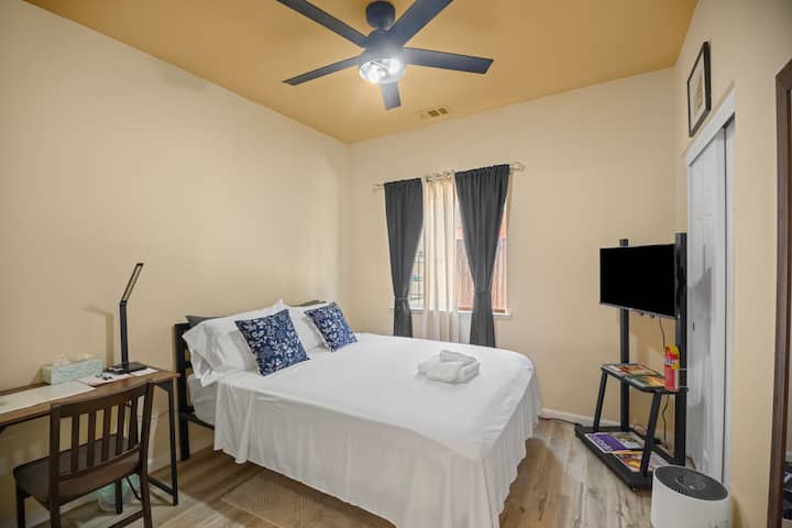Stockton Private Room & Bath Near Park Ev Charger - Stockton, CA